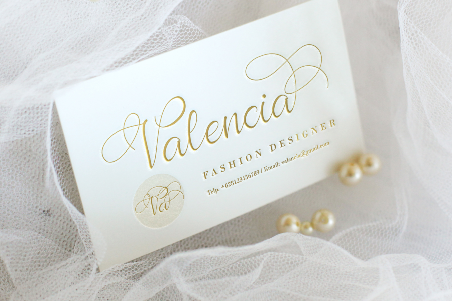 Andora Font · 1001 Fonts