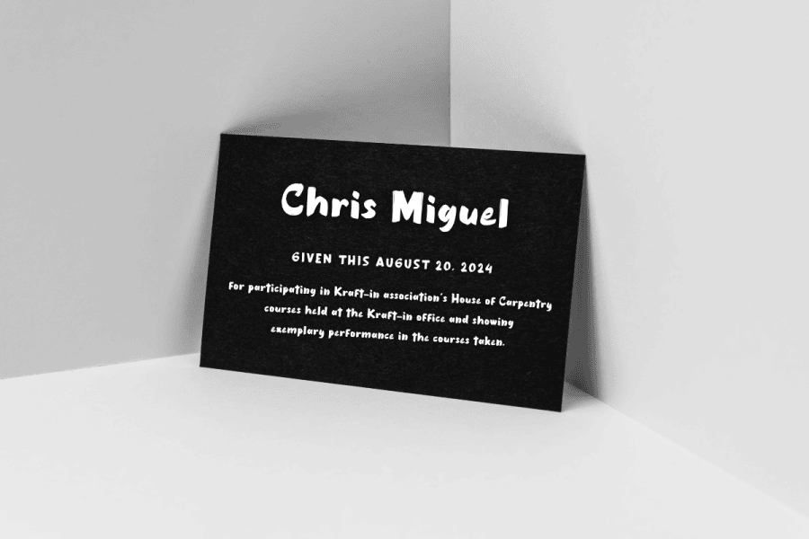 Monarchia Momentum Font · 1001 Fonts